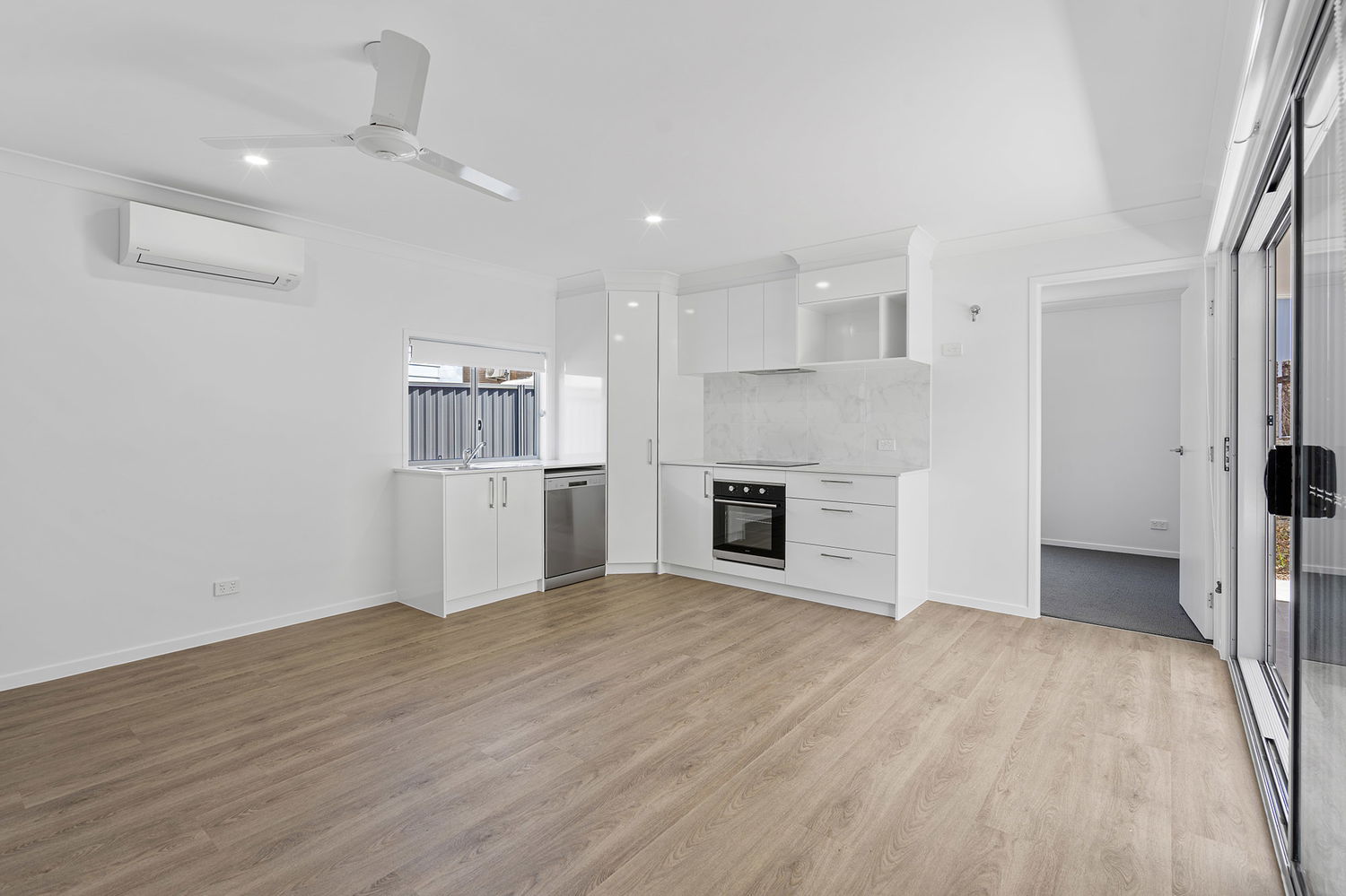 557A Anzac Ave, Rothwell QLD 4022